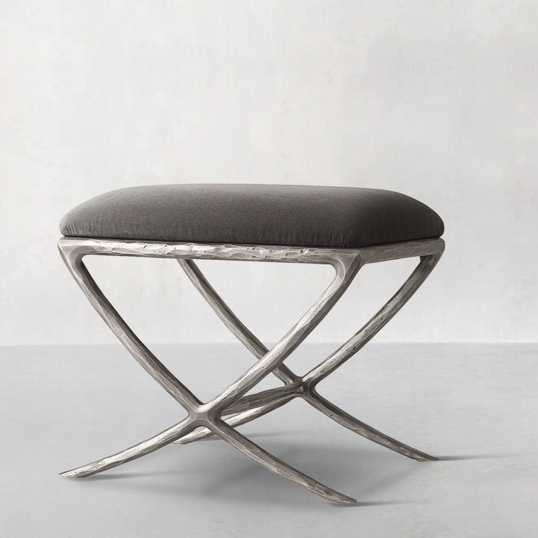 Thaddeus X-base Stool – Calicslight